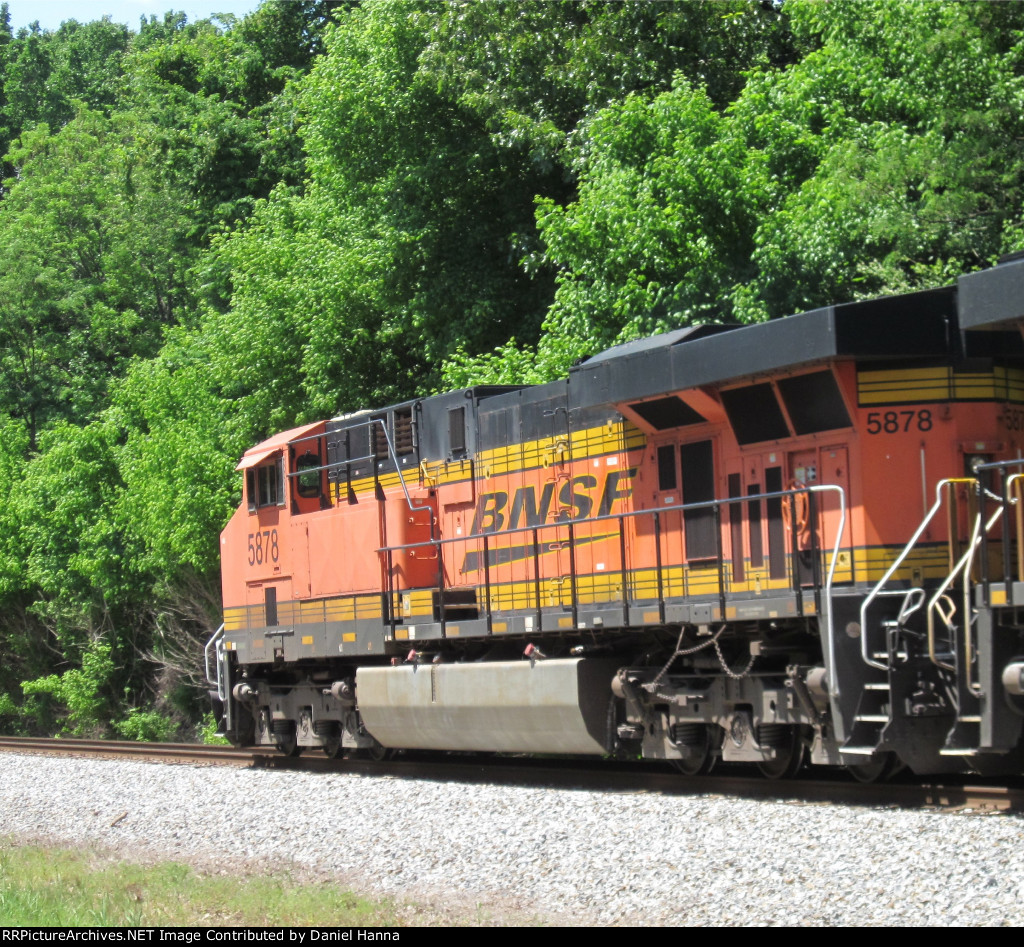 BNSF 5878